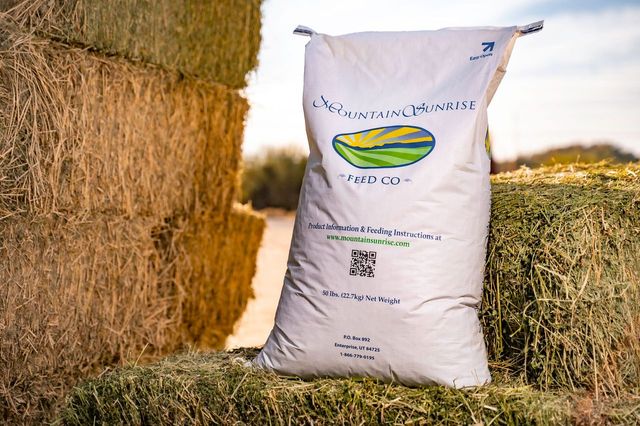 Mountain Sunrise Alfalfa Hay Pellet - Three Bars